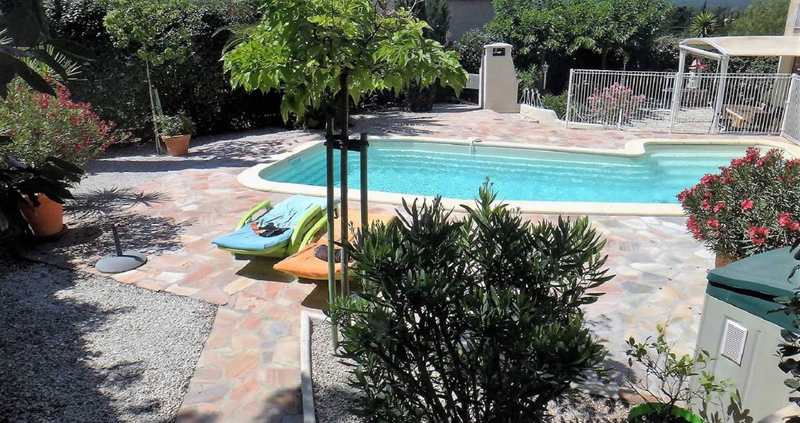 90 M² Mökki ∙ 3 Makuuhuonetta ∙ 6 Vierasta - Var