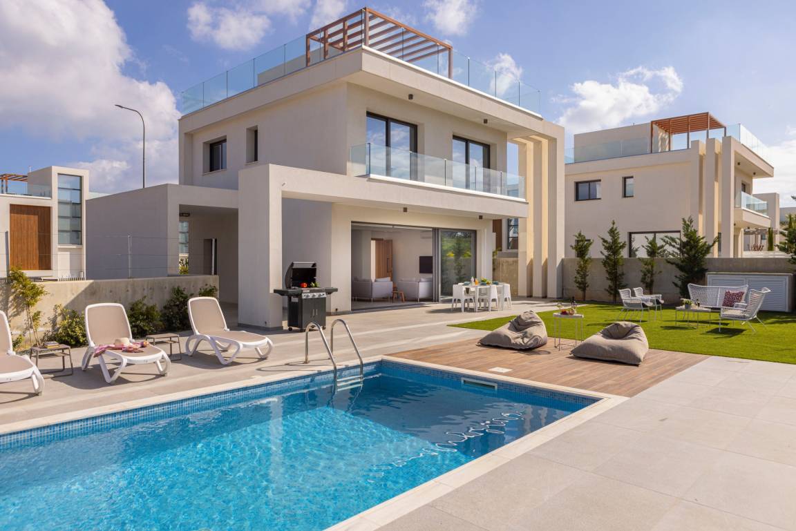 140 M² Villa ∙ 3 Bedrooms ∙ 6 Guests - Protaras