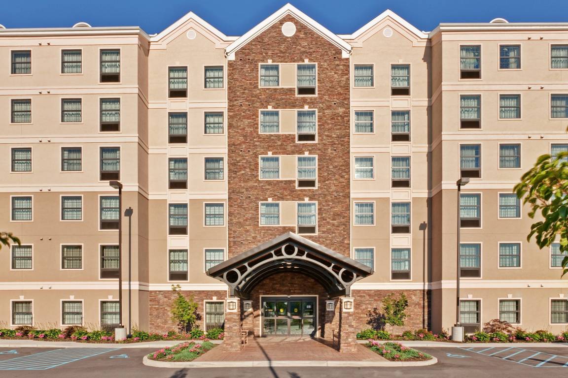 Hotel ∙ 2 Bedrooms ∙ 6 Guests - Buffalo, NY