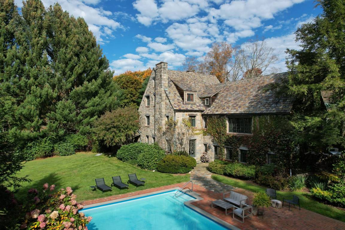 Villa ∙ 6 Bedrooms ∙ 10 Guests - Nepaug State Forest, New Hartford