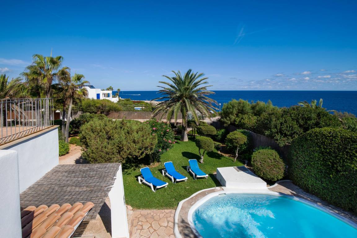 Villa ∙ 4 Bedrooms ∙ 8 Guests - Cala d'Or