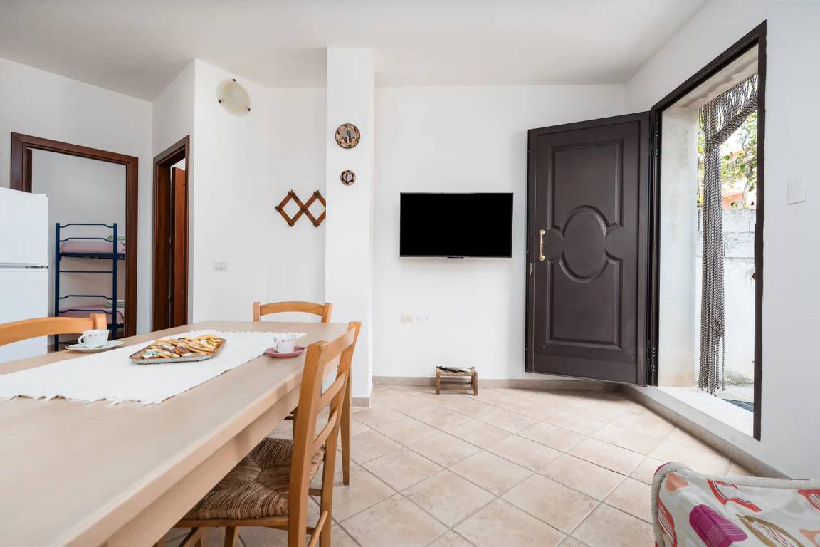 75 M² Huoneisto ∙ 2 Makuuhuonetta ∙ 5 Vierasta - Orosei
