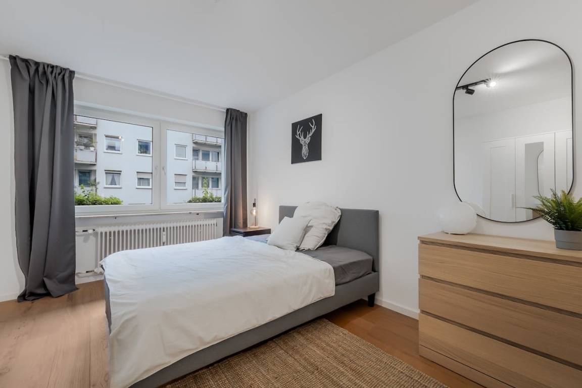 78 M² Private Room ∙ 1 Bedroom ∙ 1 Guest - München