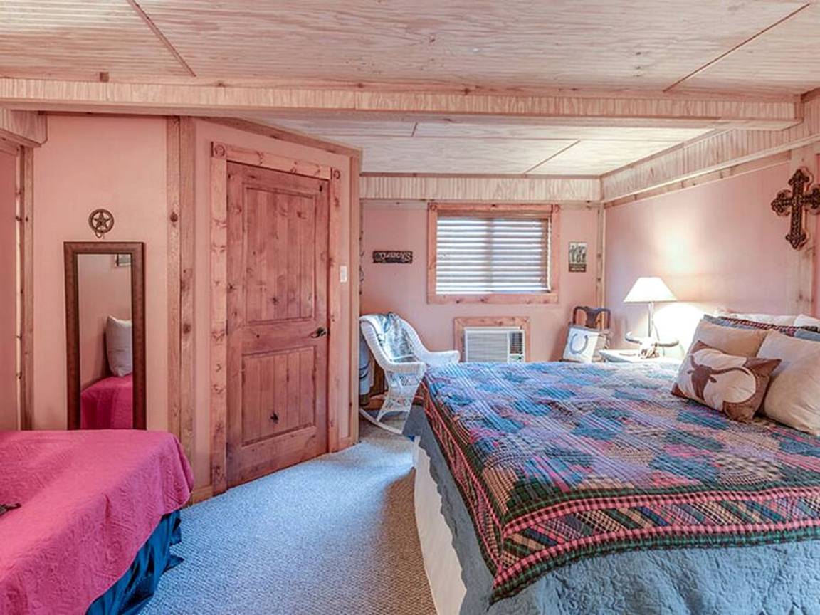 House ∙ 1 Bedroom ∙ 3 Guests - Round Top, TX
