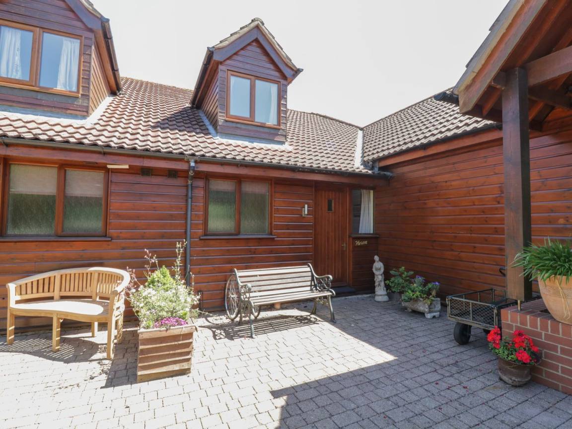 Cottage ∙ 2 Bedrooms ∙ 4 Guests - Wroxham