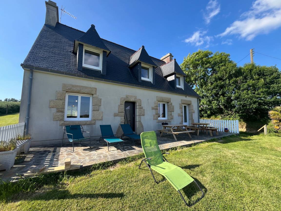 145 M² Maison De Vacances ∙ 5 Chambres ∙ 8 Personnes - Plomodiern
