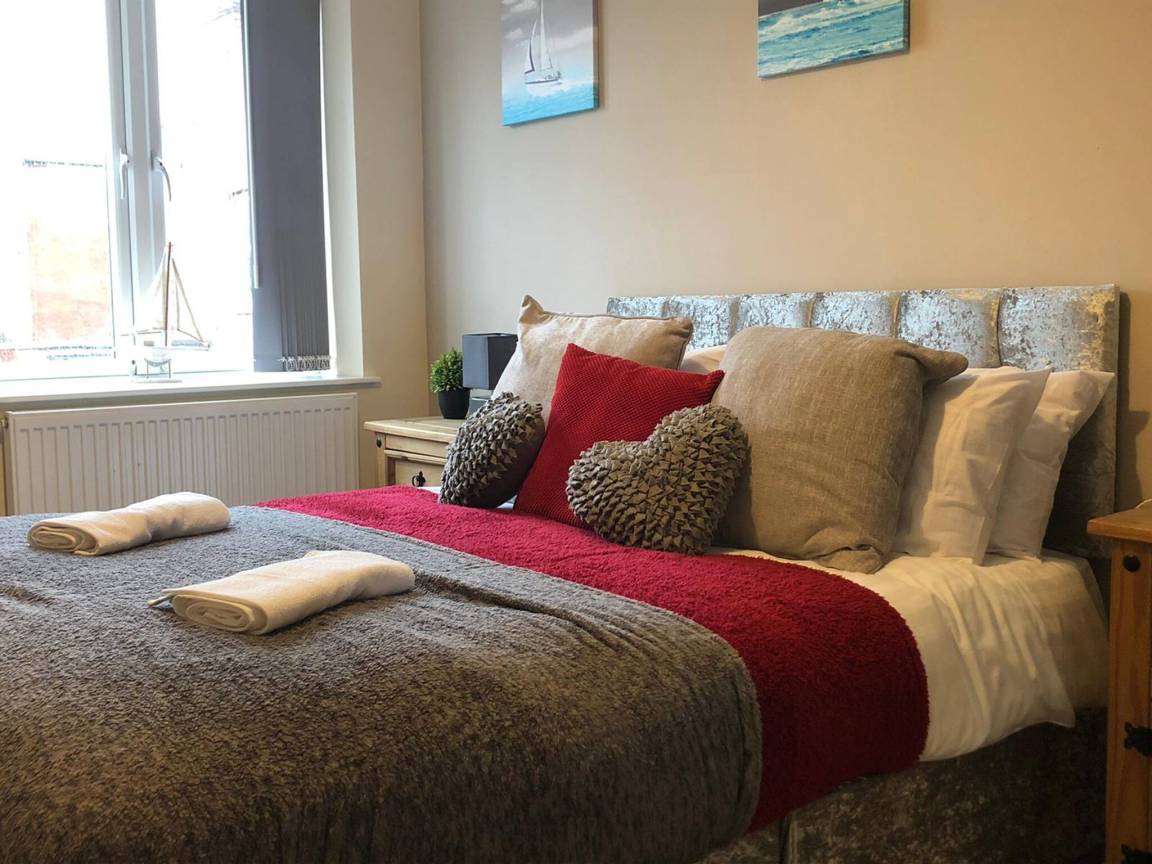 100 M² Apartment ∙ 3 Bedrooms ∙ 6 Guests - Southport