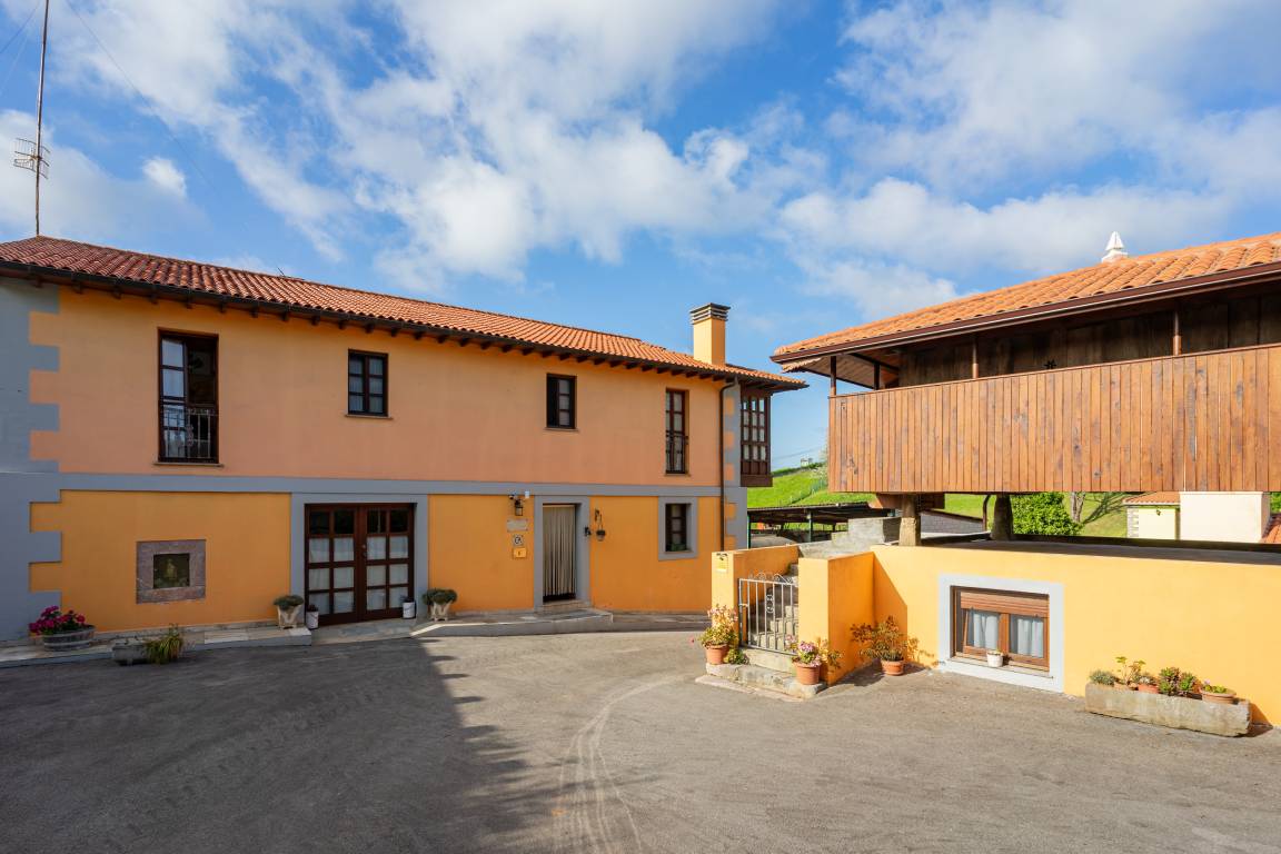 400 M² Ferienhaus ∙ 7 Schlafzimmer ∙ 15 Gäste - Asturien