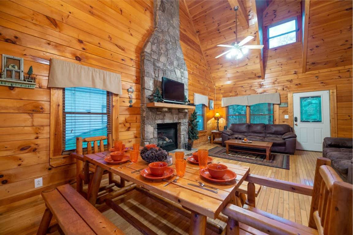 Apartment ∙ 4 Bedrooms ∙ 12 Guests - Pigeon Forge, TN