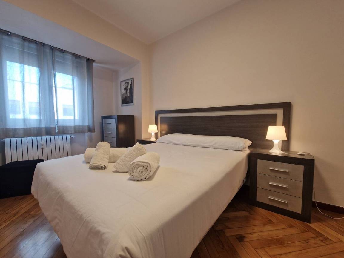 74 M² Ferienwohnung ∙ 2 Schlafzimmer ∙ 4 Gäste - Oviedo