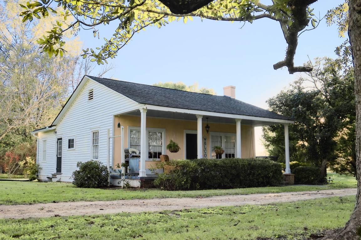 Cottage ∙ 2 Bedrooms ∙ 4 Guests - Natchez, MS