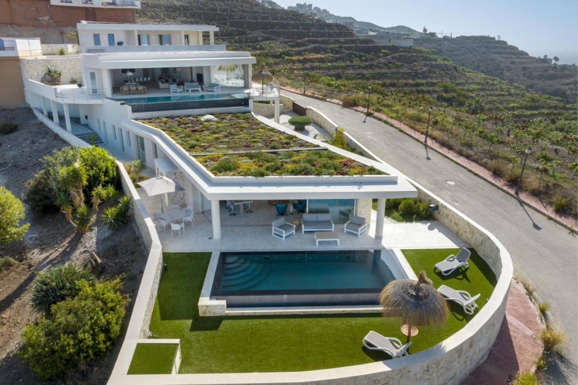 250 M² Villa ∙ 3 Chambres ∙ 6 Personnes - Torrox