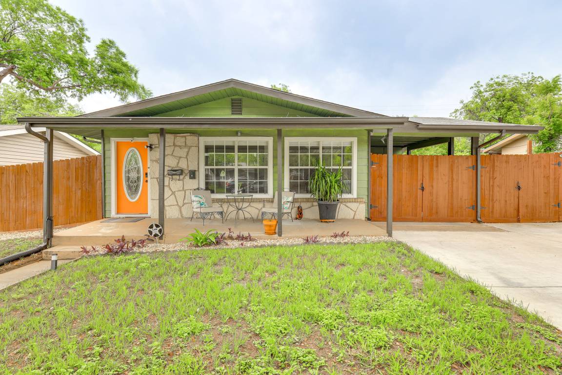 90 M² House ∙ 2 Bedrooms ∙ 4 Guests - Castle Hills - San Antonio