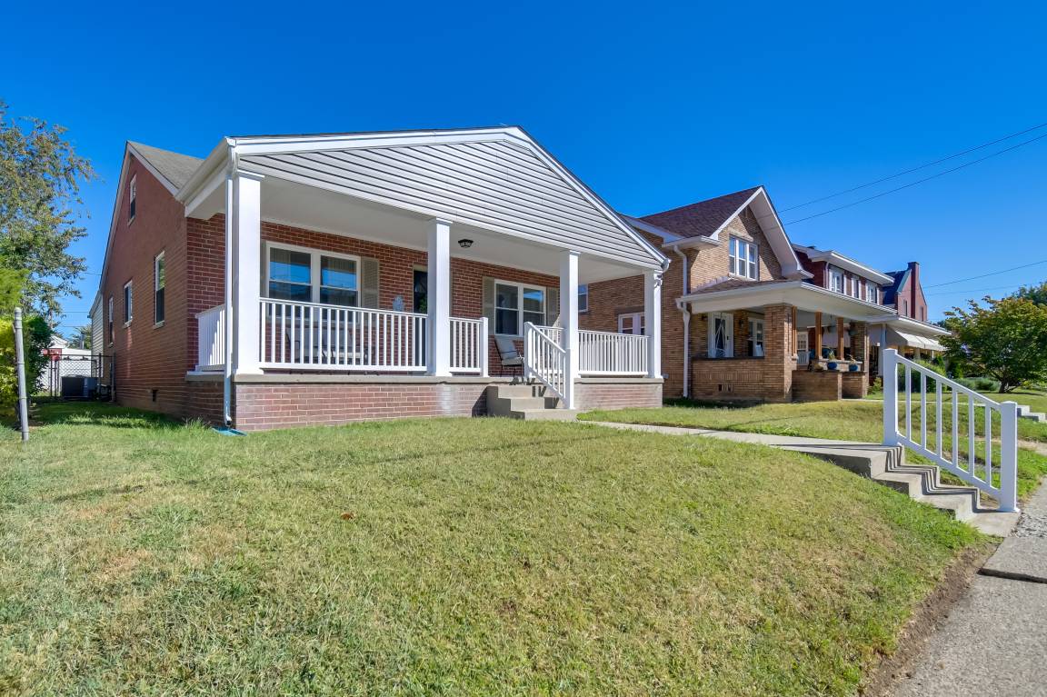 139 M² House ∙ 3 Bedrooms ∙ 6 Guests - Huntington, WV