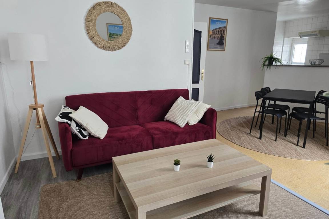 30 M² Huoneisto ∙ 1 Makuuhuone ∙ 2 Vierasta - Nîmes