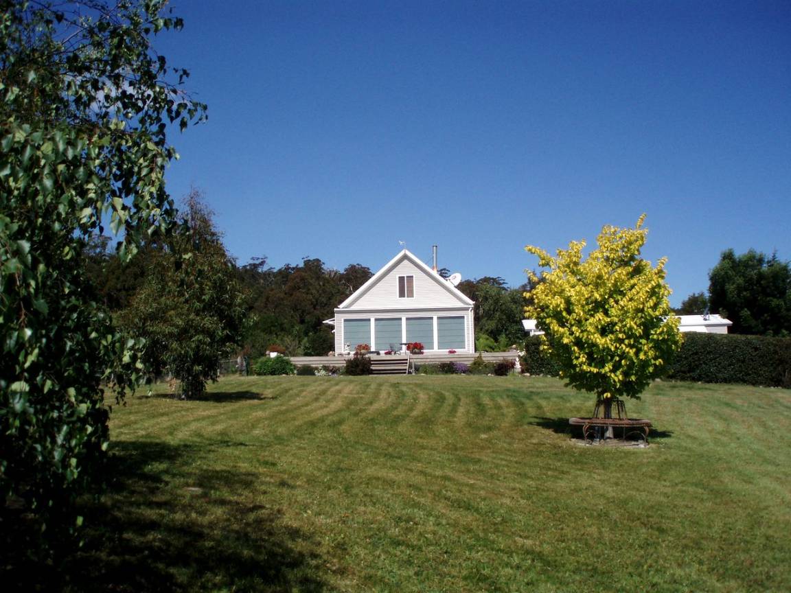 Accommodation ∙ 1 Bedroom ∙ 8 Guests - Cygnet