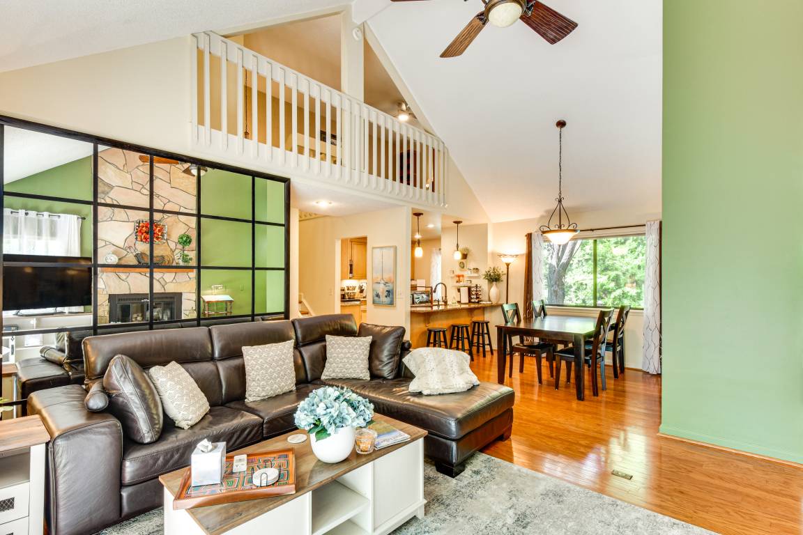111 M² Apartment ∙ 2 Bedrooms ∙ 6 Guests - Lake Keowee, SC