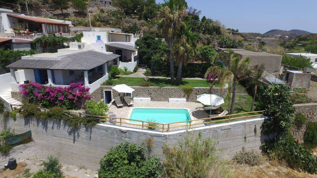 120 M² House ∙ 4 Bedrooms ∙ 6 Guests - Lipari