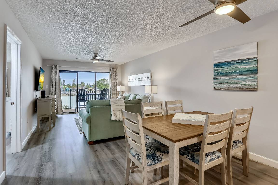 102 M² Condo ∙ 2 Bedrooms ∙ 6 Guests - Treasure Island, FL
