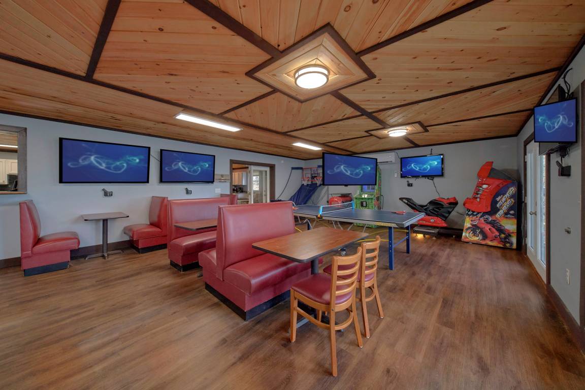 372 M² House ∙ 7 Bedrooms ∙ 22 Guests - Gatlinburg, TN