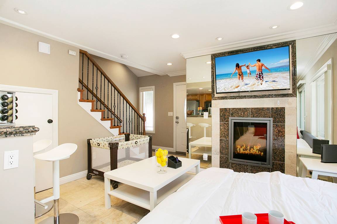 Apartment ∙ 2 Bedrooms ∙ 5 Guests - Costa Mesa, CA