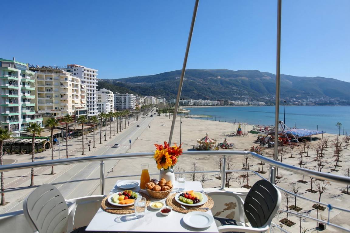 100 M² Apartment ∙ 2 Bedrooms ∙ 5 Guests - Vlorë