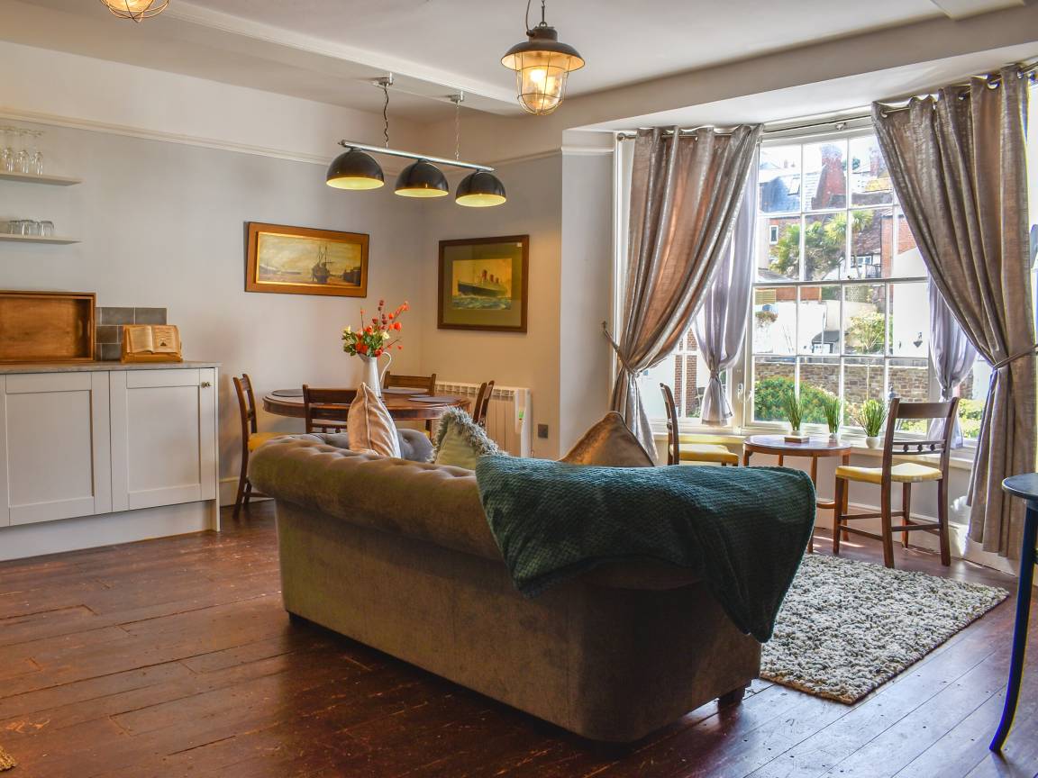 Cottage ∙ 2 Bedrooms ∙ 5 Guests - Bexhill-on-Sea