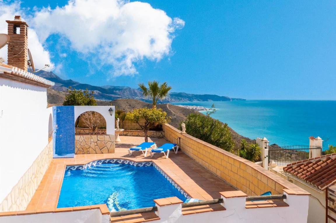 200 M² Villa ∙ 3 Bedrooms ∙ 6 Guests - Torrox Costa