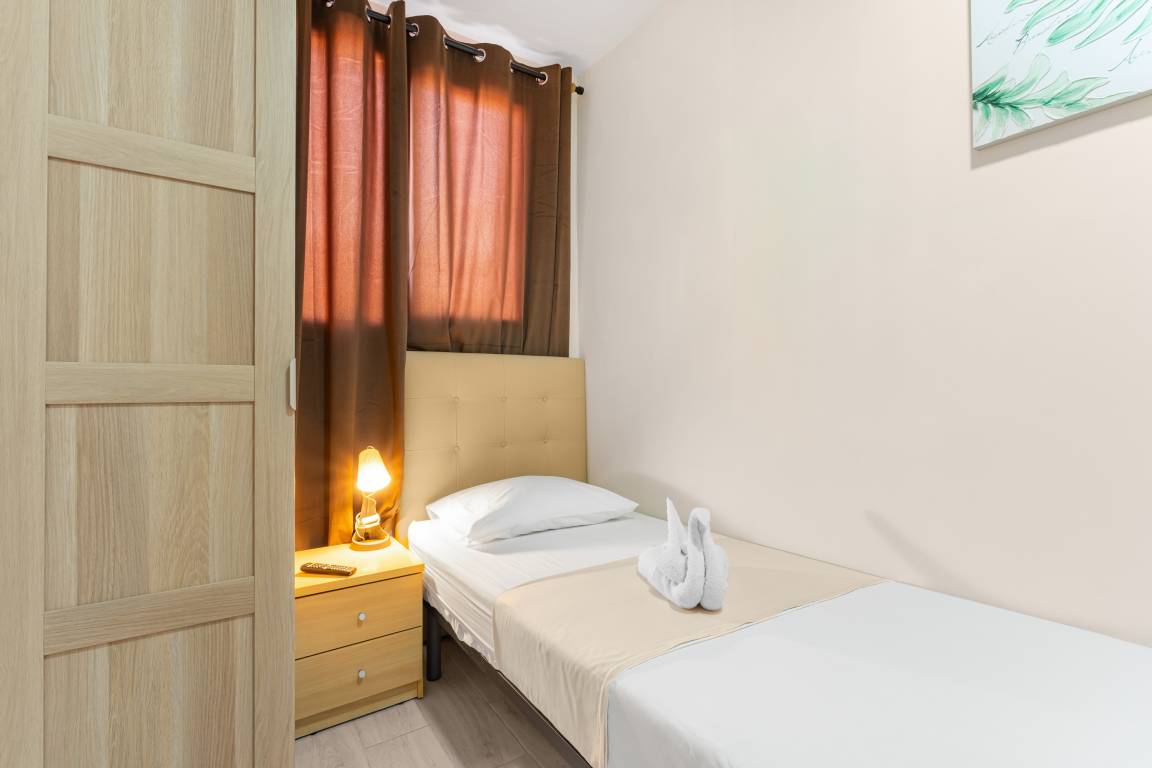 Bed And Breakfast ∙ 1 Bedroom ∙ 1 Guest - Torrevieja