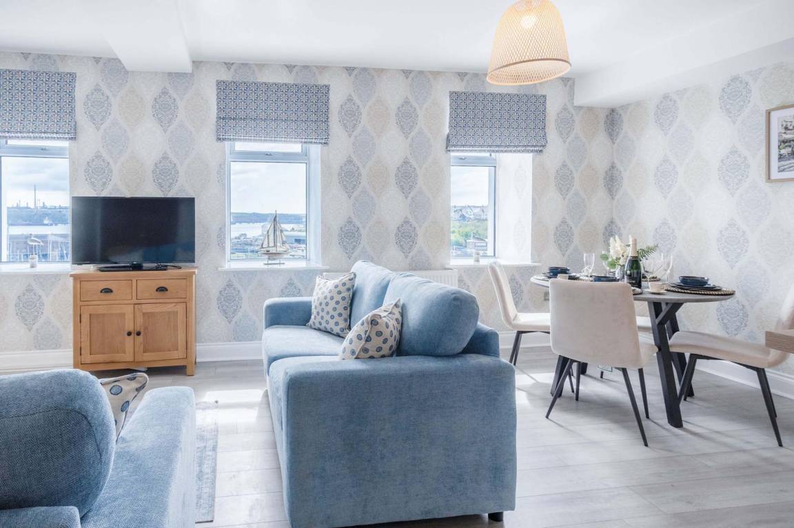 70 M² Apartment ∙ 2 Bedrooms ∙ 4 Guests - Milford Haven