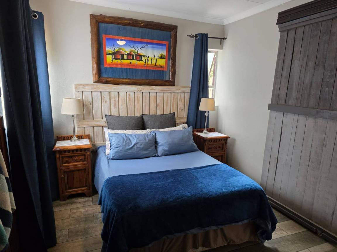 300 M² Talo ∙ 1 Makuuhuone ∙ 5 Vierasta - Pretoria