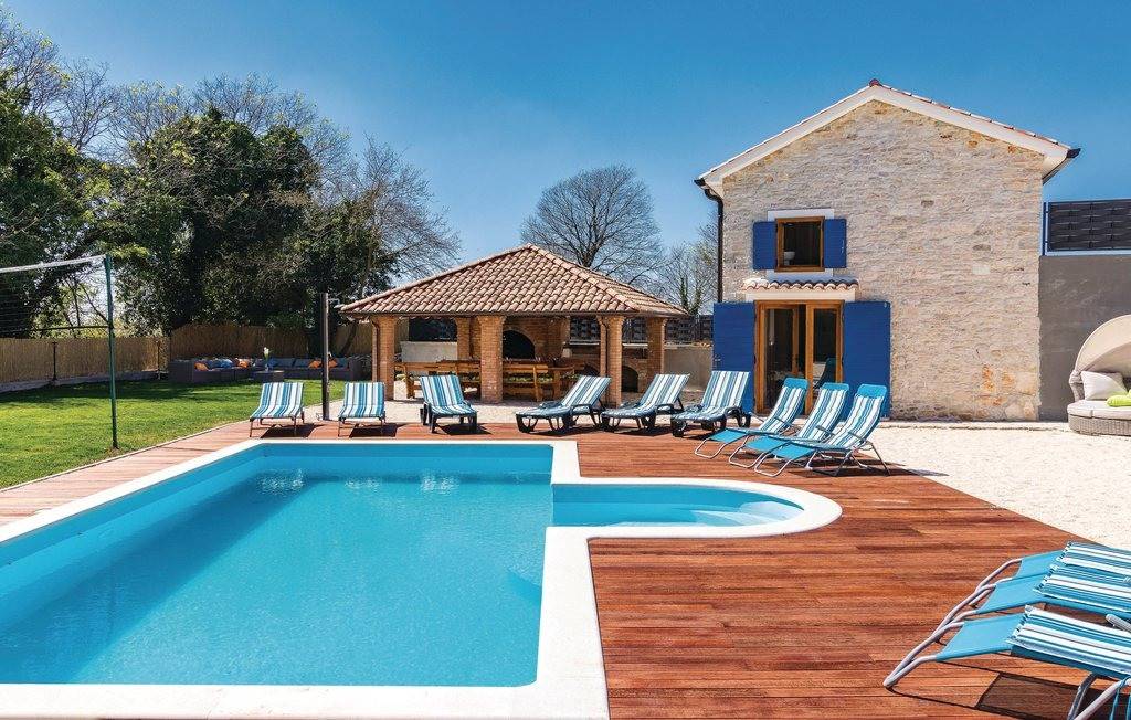 172 M² Villa ∙ 4 Chambres ∙ 10 Personnes - Bale