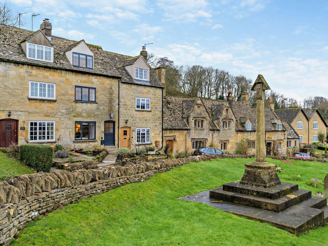 Cottage ∙ 2 Bedrooms ∙ 4 Guests - Broadway