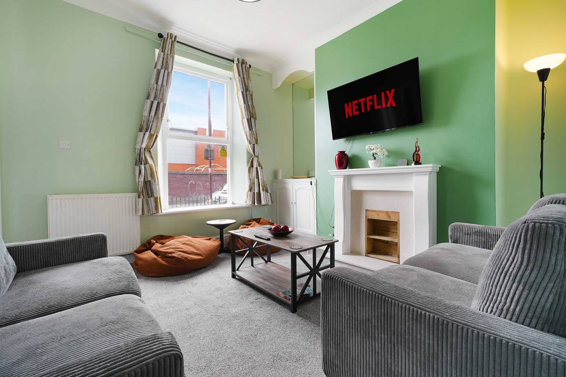 Apartment ∙ 3 Bedrooms ∙ 6 Guests - Carlisle