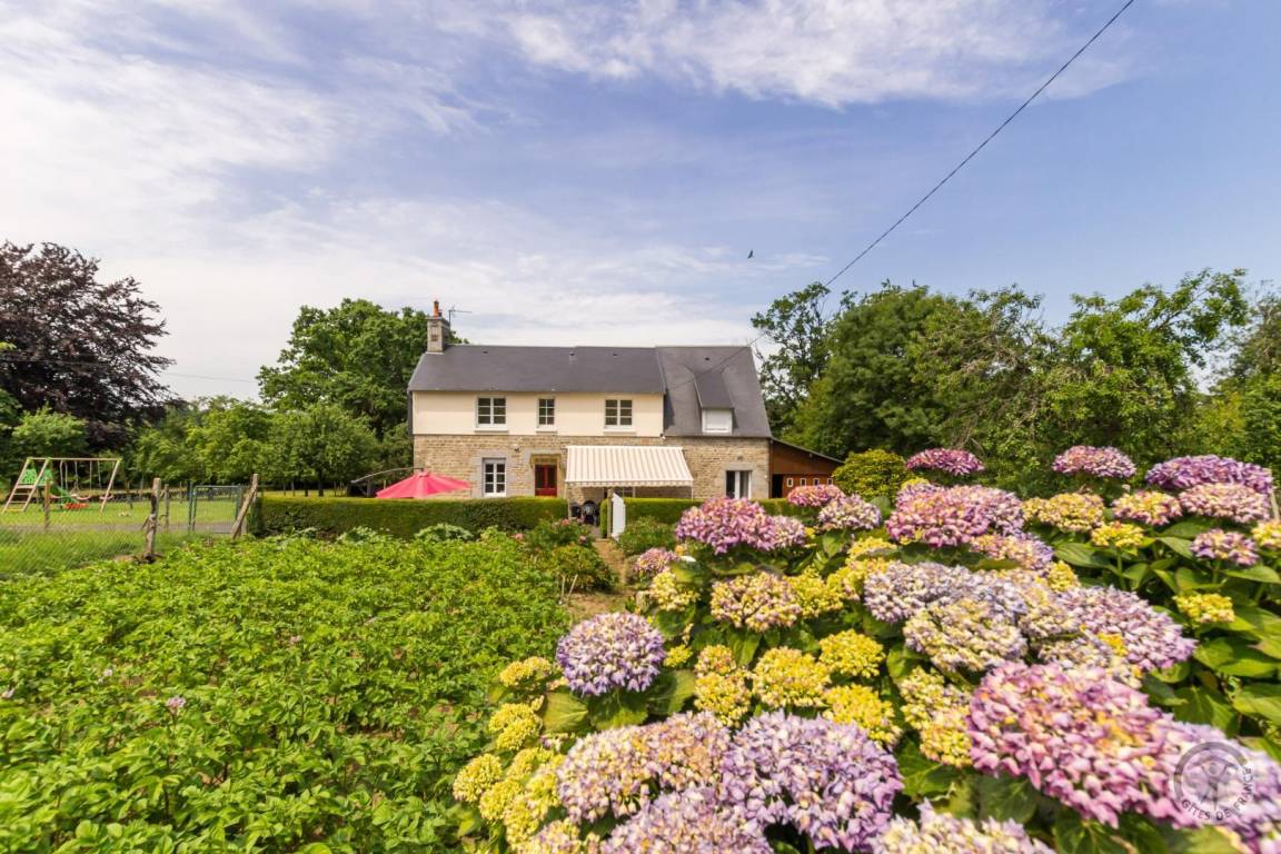 128 M² Gîte ∙ 4 Chambres ∙ 8 Personnes - Manche