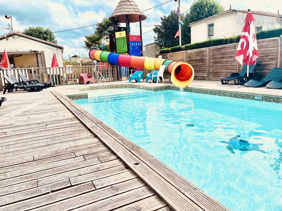 27 M² Mobil-home ∙ 2 Chambres ∙ 4 Personnes - Surgères