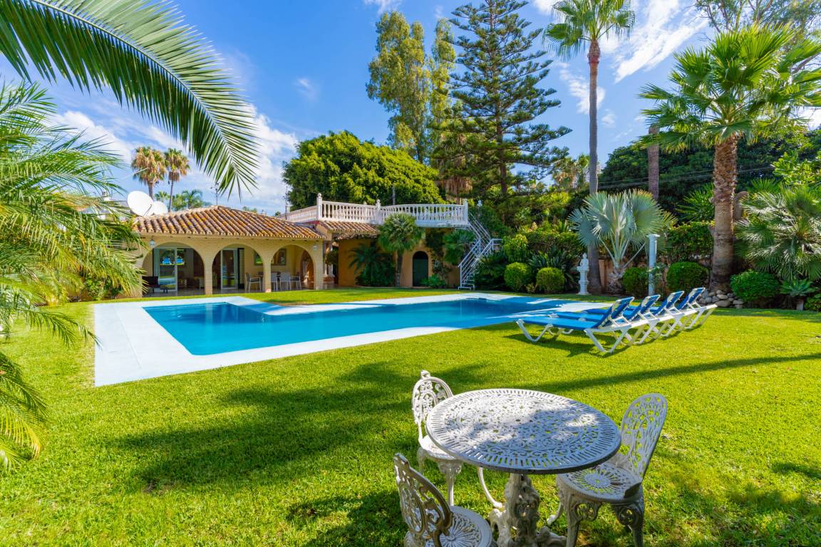 200 M² Villa ∙ 4 Bedrooms ∙ 8 Guests - Marbella