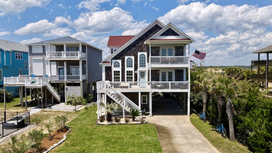 House ∙ 5 Bedrooms ∙ 13 Guests - Oak Island, NC