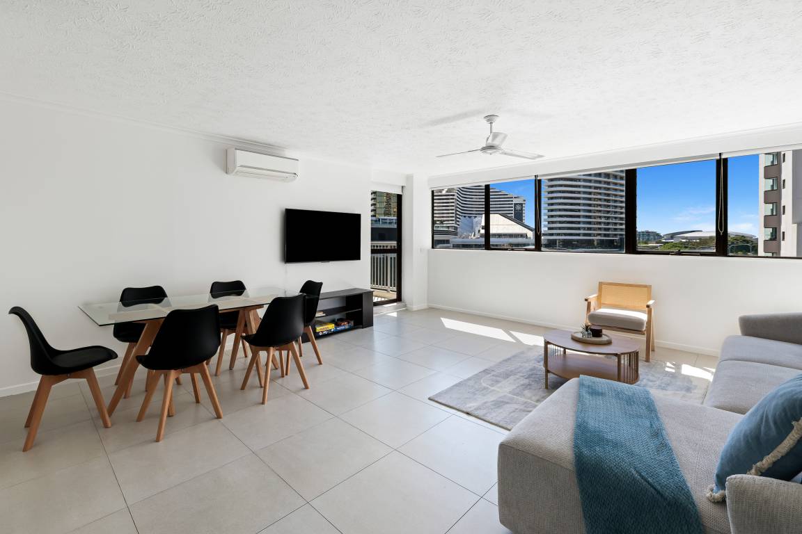 Apartment ∙ 2 Bedrooms ∙ 4 Guests - Broadbeach
