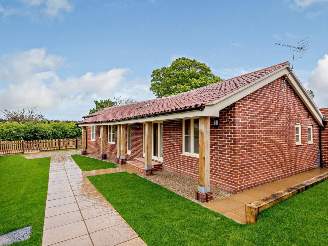 Cottage ∙ 3 Bedrooms ∙ 6 Guests - Norfolk