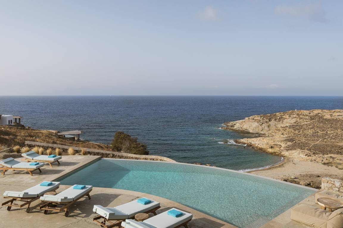 200 M² Villa ∙ 9 Bedrooms ∙ 20 Guests - Mykonos