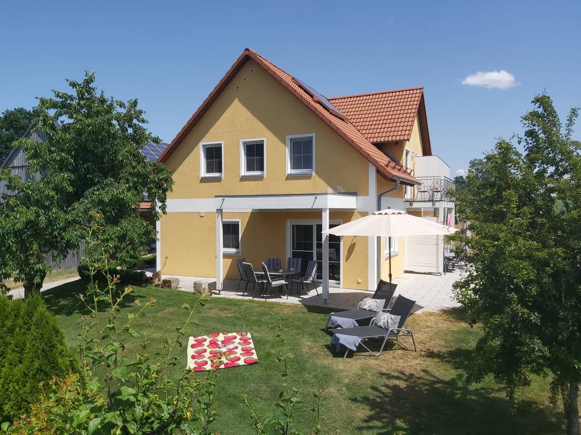 90 M² Ferienhaus ∙ 2 Schlafzimmer ∙ 5 Gäste - Neunburg vorm Wald