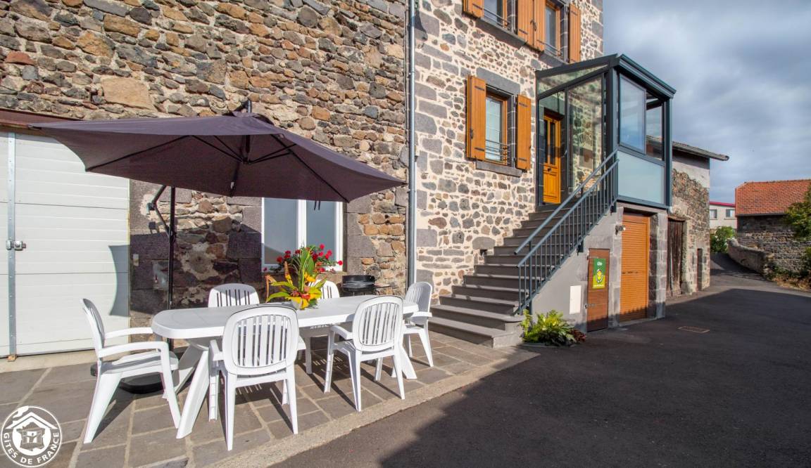 111 M² Gîte ∙ 3 Chambres ∙ 6 Personnes - Riom