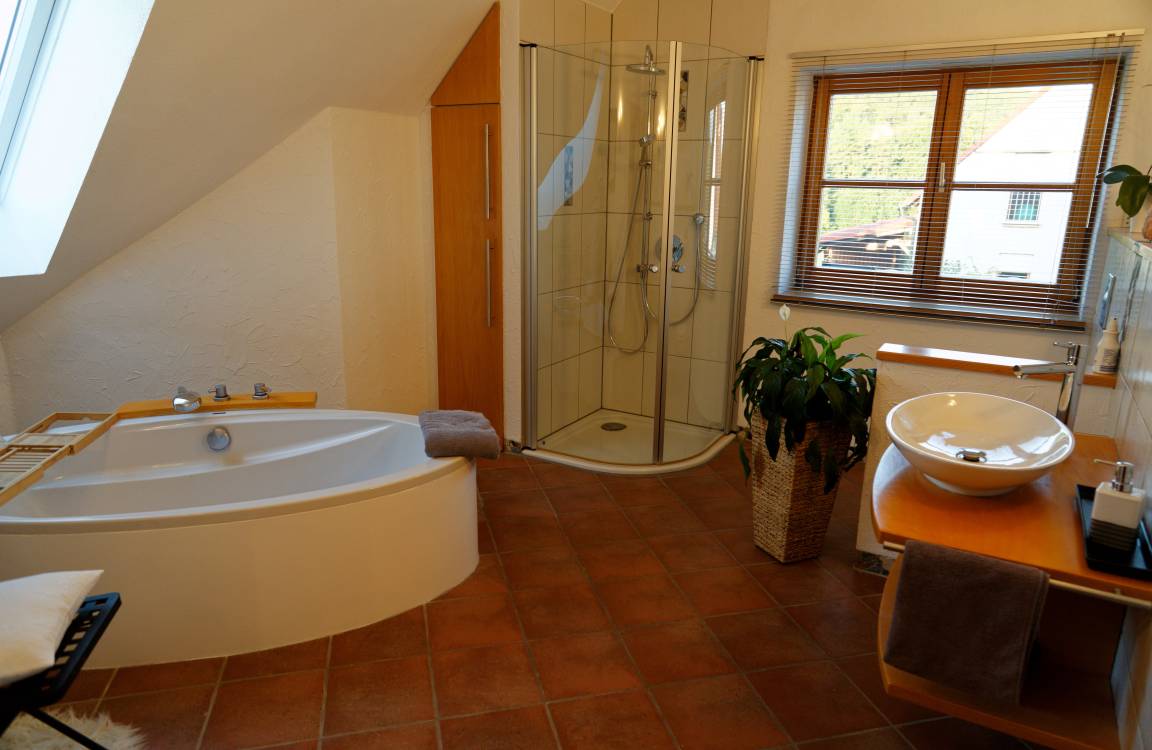 55 M² Ferienwohnung ∙ 1 Schlafzimmer ∙ 2 Gäste - Sulzbach-Rosenberg