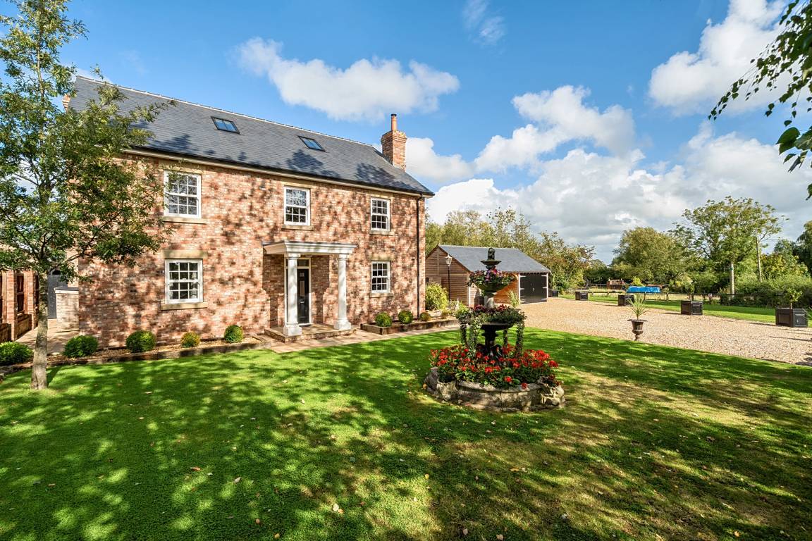 Cottage ∙ 6 Bedrooms ∙ 14 Guests - Poulton-le-Fylde