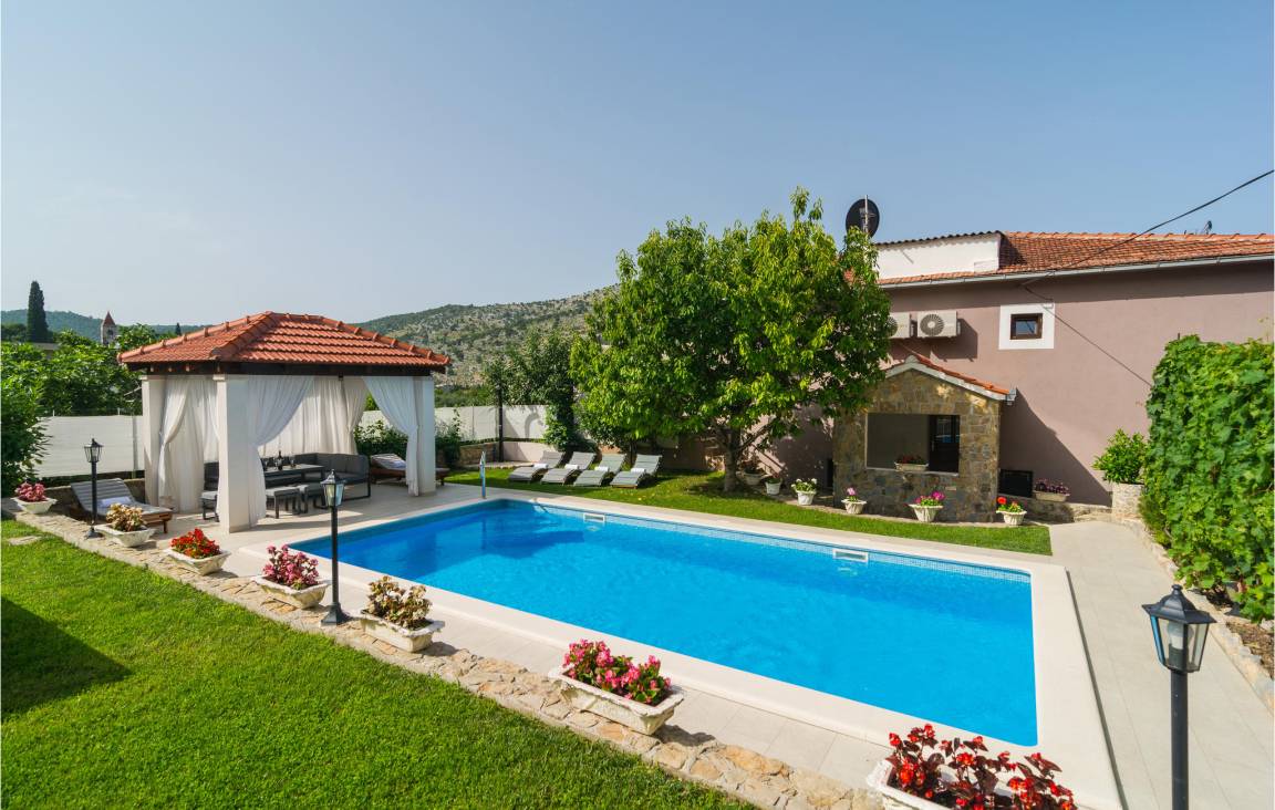 87 M² Ferienwohnung ∙ 3 Schlafzimmer ∙ 8 Gäste - Omiš