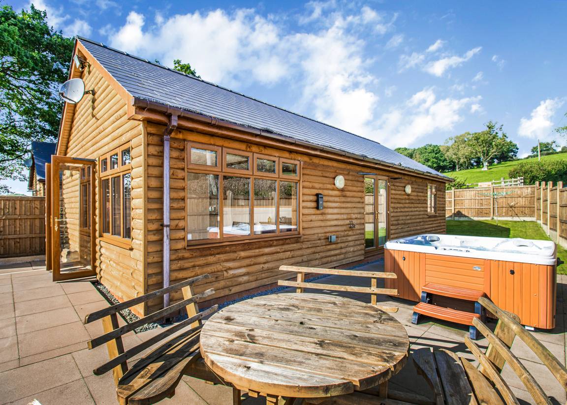 Chalet ∙ 2 Bedrooms ∙ 4 Guests - Shropshire