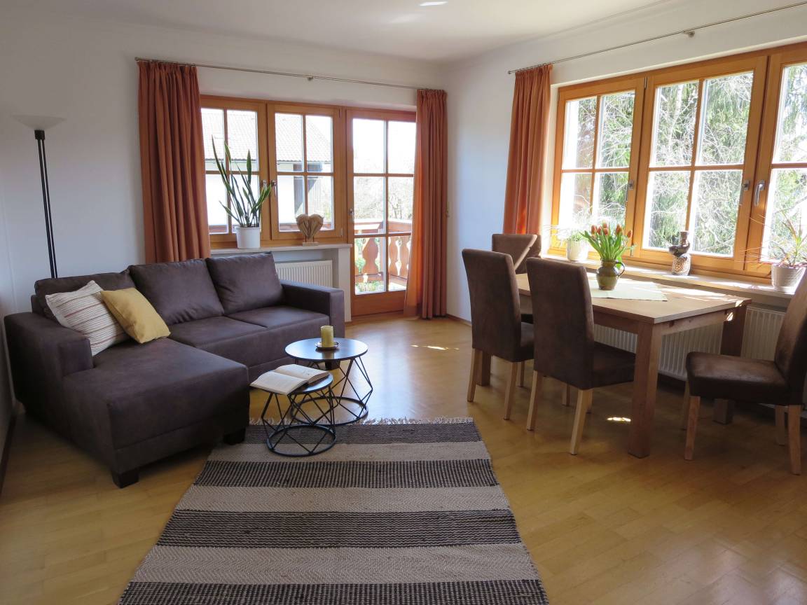 71 M² Ferienwohnung ∙ 2 Schlafzimmer ∙ 4 Gäste - Chieming