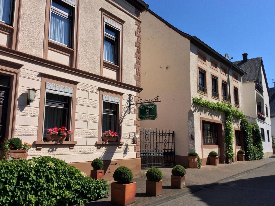 75 M² Ferienwohnung ∙ 2 Schlafzimmer ∙ 4 Gäste - Neumagen-Dhron