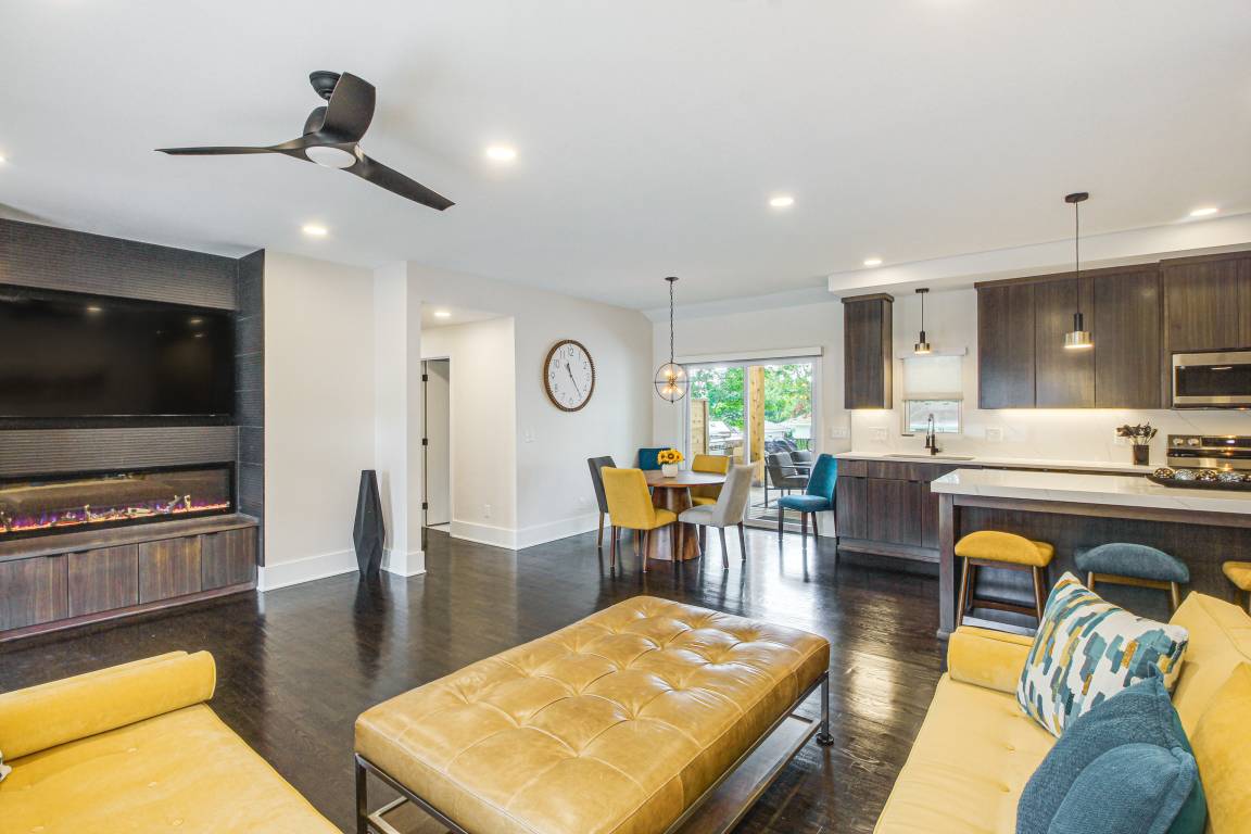 269 M² House ∙ 5 Bedrooms ∙ 10 Guests - Overland Park, KS